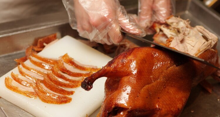 4-Hour Beijing Roast Duck Dinner and Arobatic Show at Red Theater