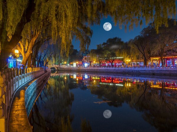 Beijing Hutong Night Tour with Local Dinner